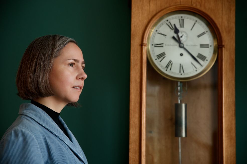 Using time to link the quantum world with Einstein’s gravitational ...